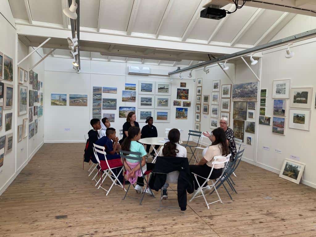 Op plasticexpeditie tijdens Zomerschool Katwijk - JES Rijnland
